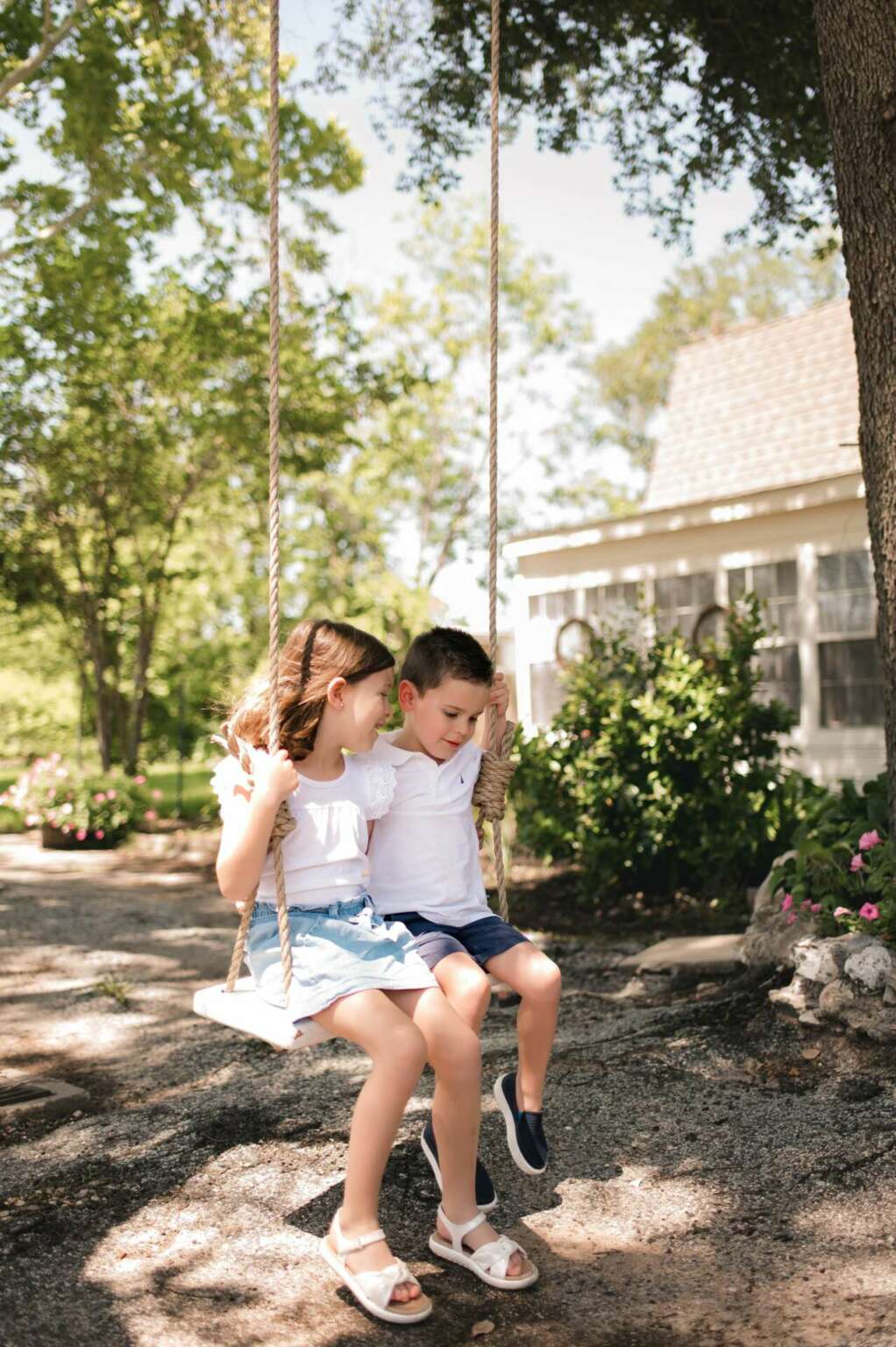 Meet Janelle Rendon – CanvasRebel Magazine