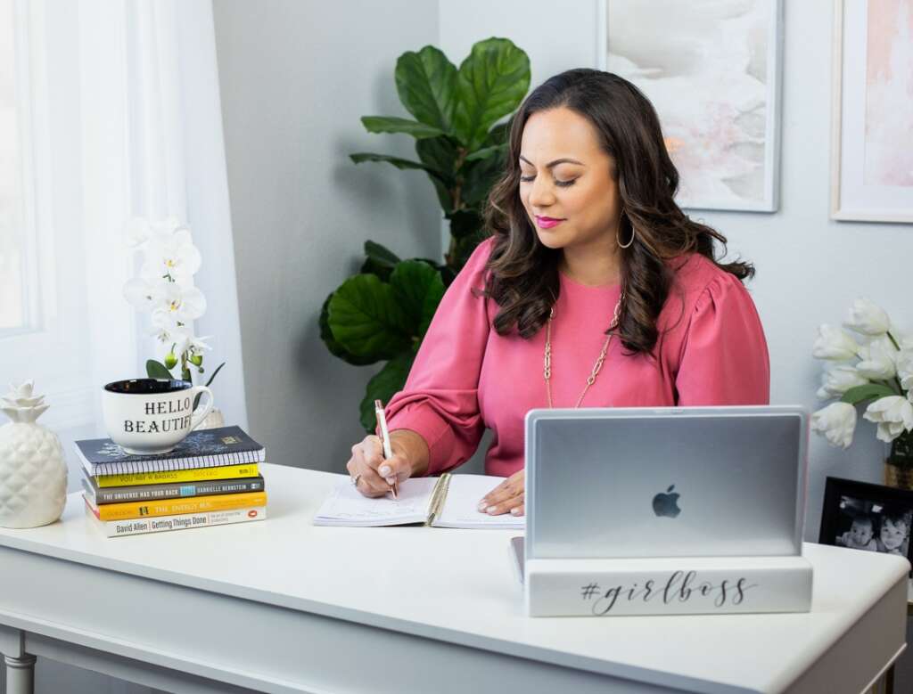 Meet Liz Faraimo - CanvasRebel Magazine