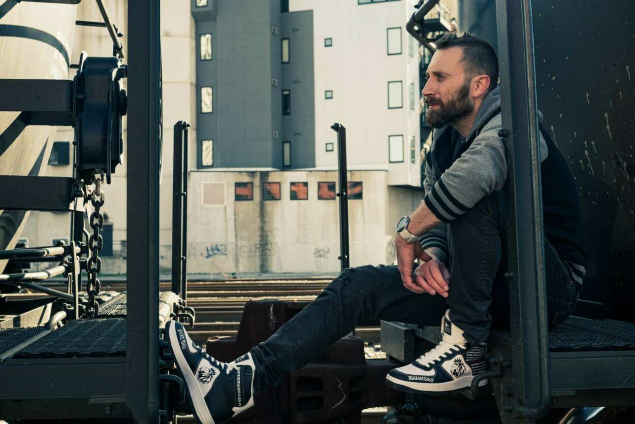 Meet Thomas Martin – CanvasRebel Magazine