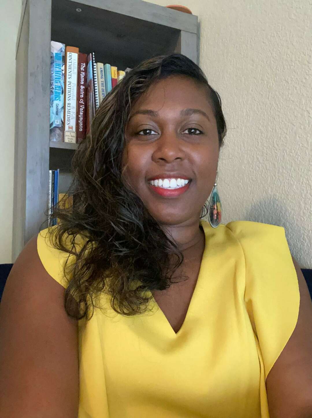 Meet Rae Lashea - CanvasRebel Magazine