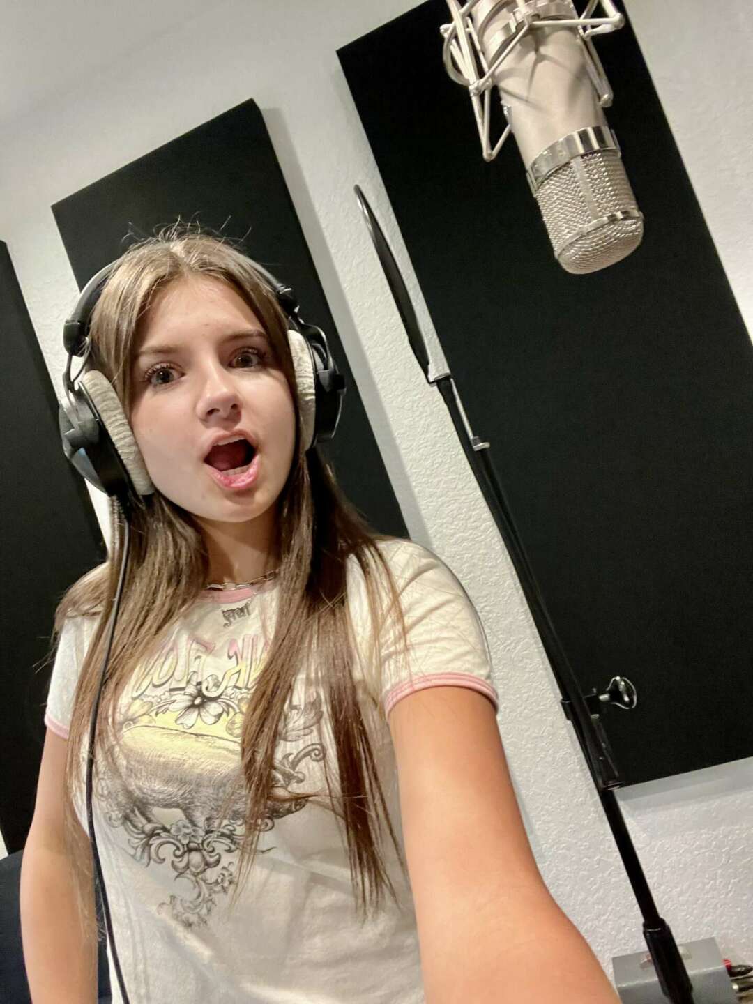 Meet Francesca Tarantino - CanvasRebel Magazine