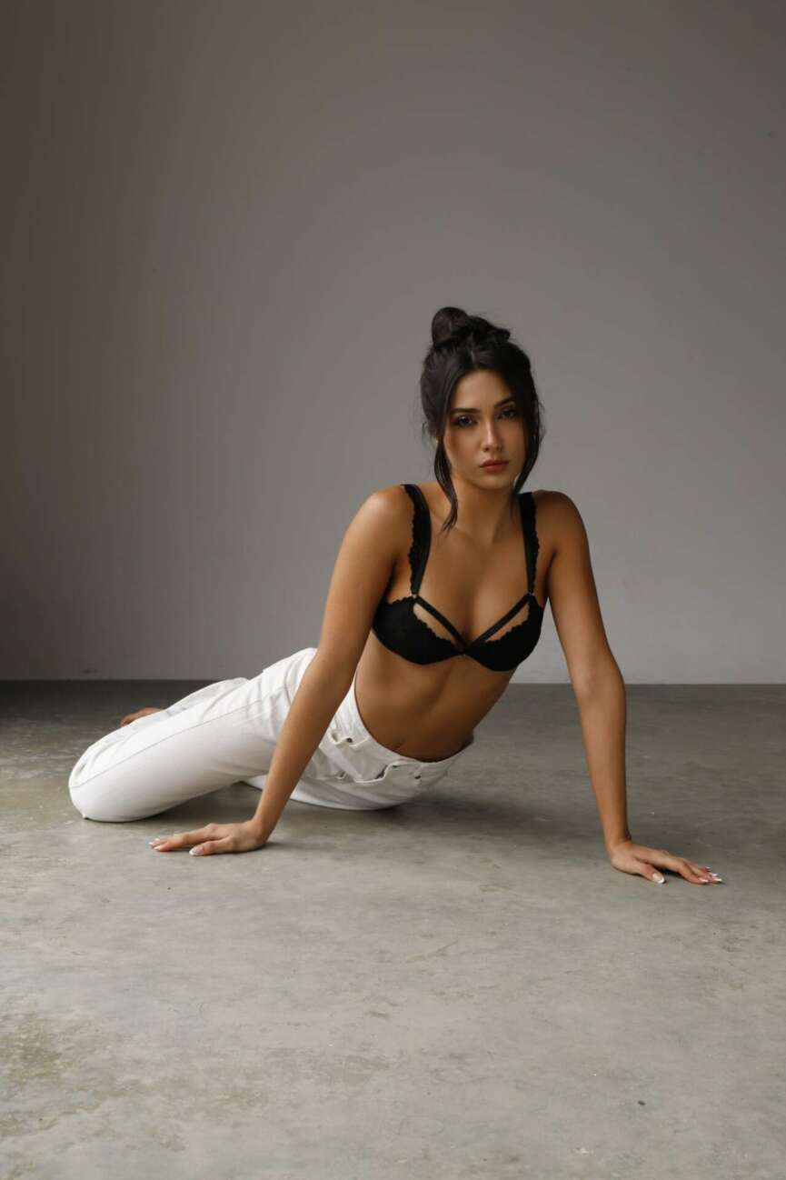 Meet Jessica Marin – CanvasRebel Magazine