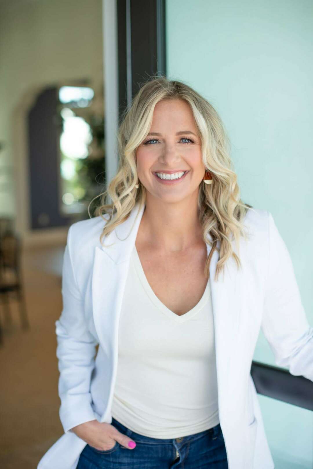 Meet Kate Howard – CanvasRebel Magazine