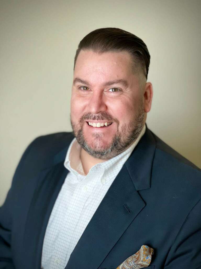 Meet Thomas Ross – CanvasRebel Magazine