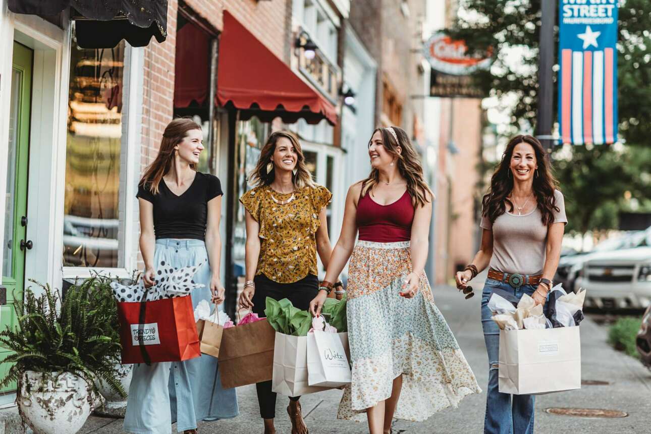 Meet Sarah Callender – CanvasRebel Magazine