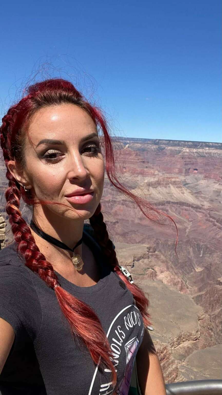 Meet Elley Ringo – CanvasRebel Magazine