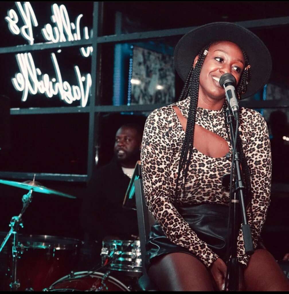 Meet Rochelle Smith - CanvasRebel Magazine