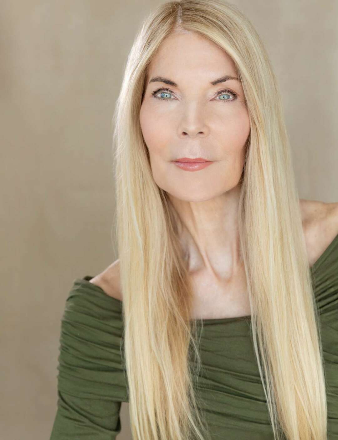 Meet Suzanne Von Schaack – CanvasRebel Magazine