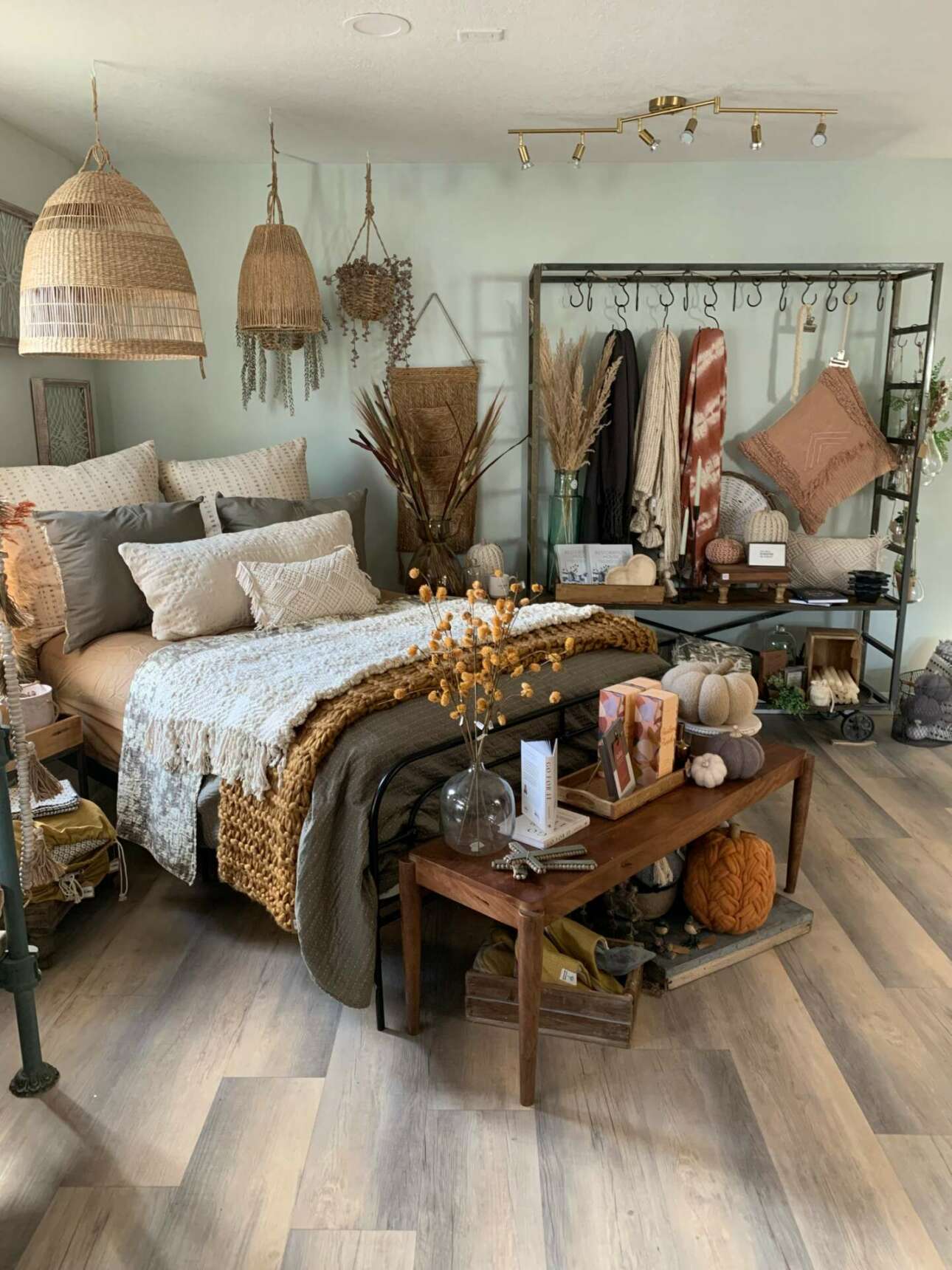 Meet Jessica Soderman – CanvasRebel Magazine