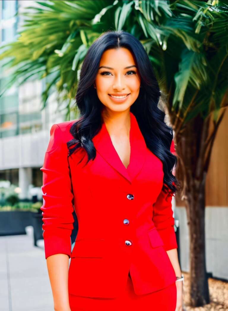 Meet Linda Y Hernandez Arias – CanvasRebel Magazine