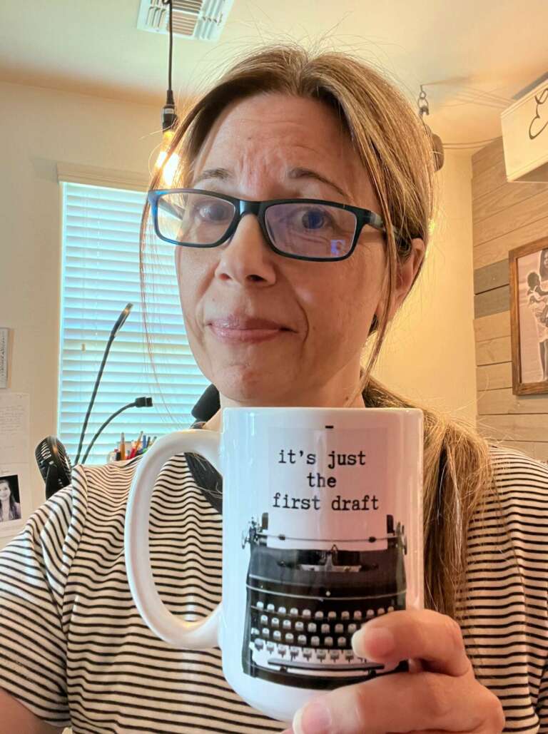 Meet Elizabeth Lyons - CanvasRebel Magazine