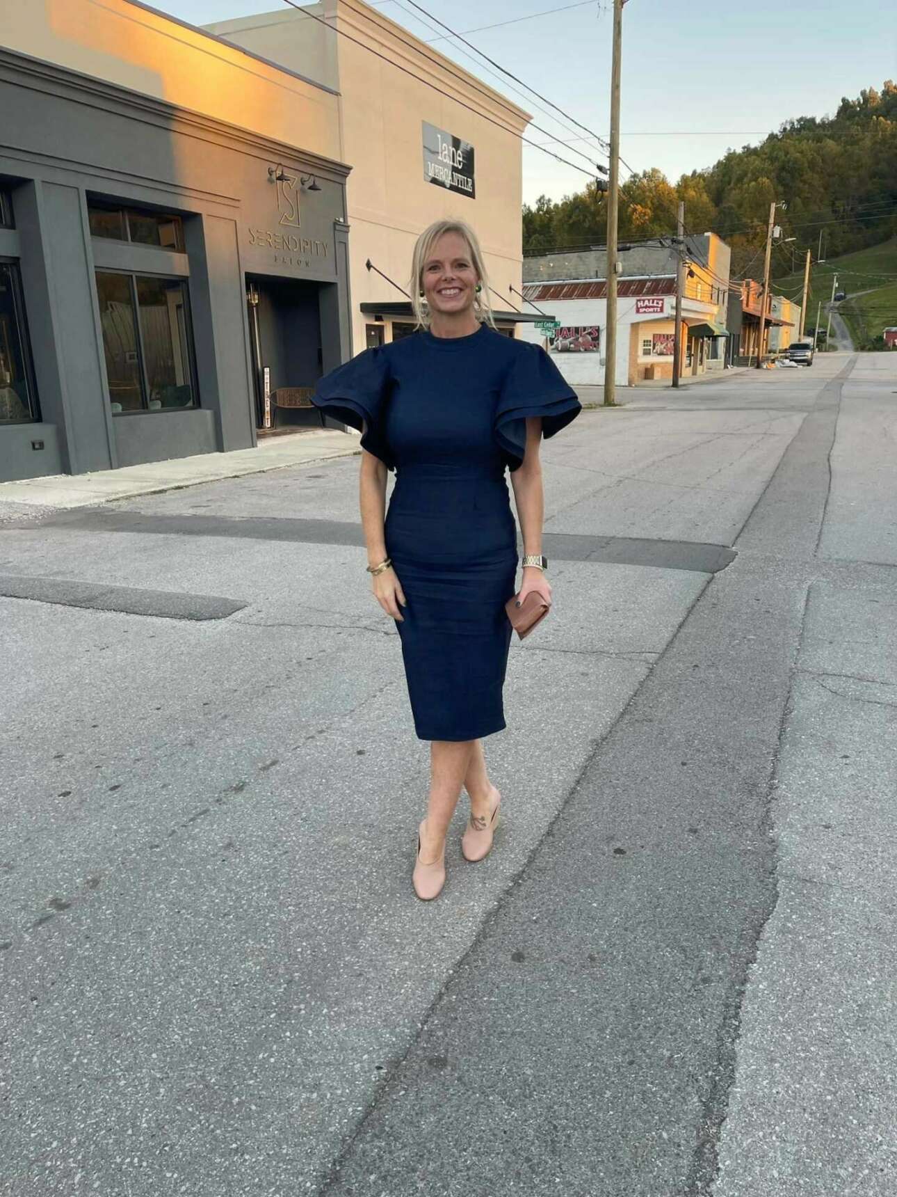 Meet Jennifer Hinze – CanvasRebel Magazine