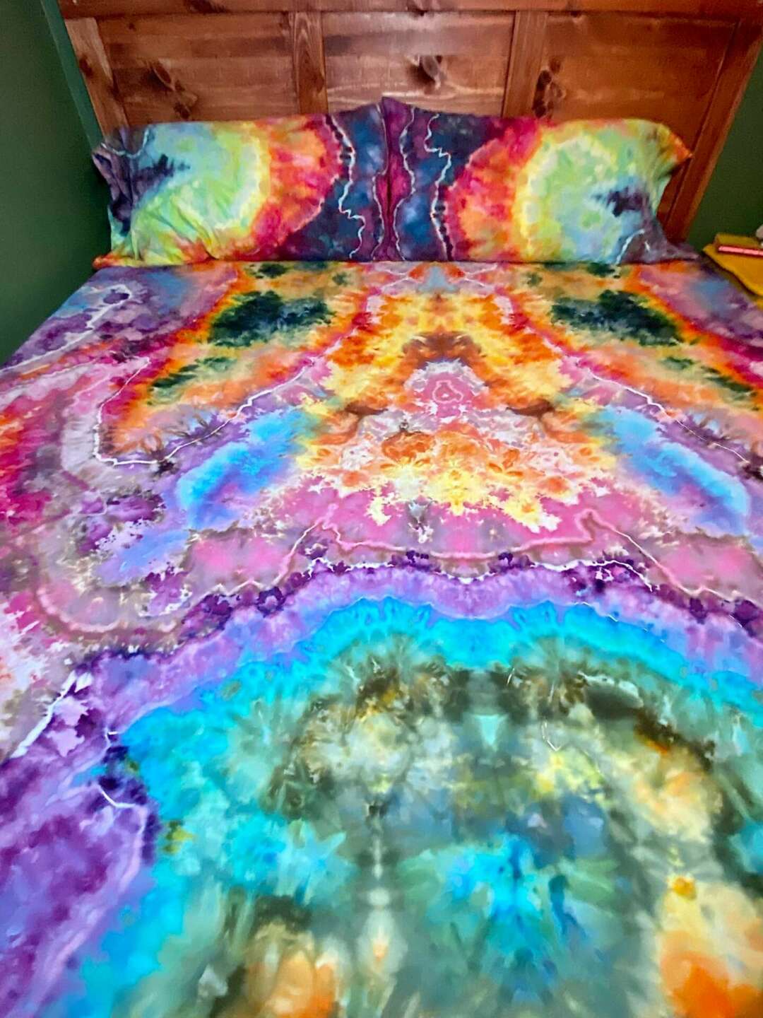 Meet Laura Castle – CanvasRebel Magazine