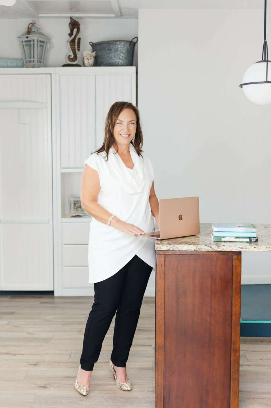 Meet Julie Hamilton – CanvasRebel Magazine