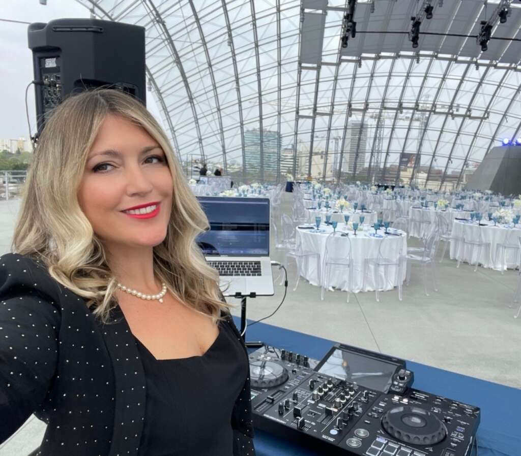 Meet Shannon Phillips - CanvasRebel Magazine