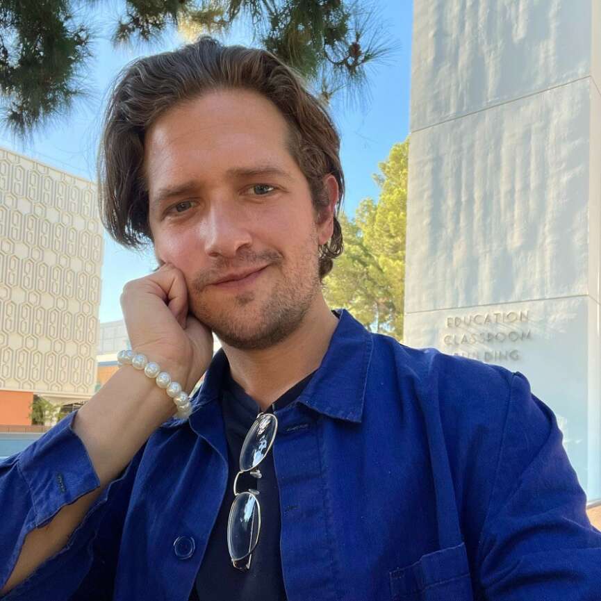 Meet Ari Simon – CanvasRebel Magazine