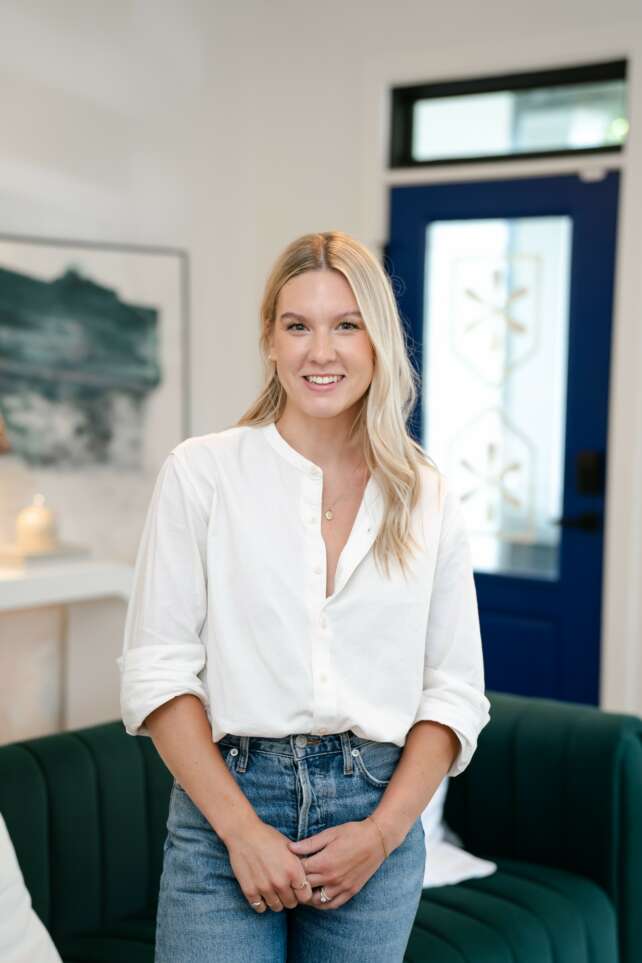 Meet Renee Simons - CanvasRebel Magazine