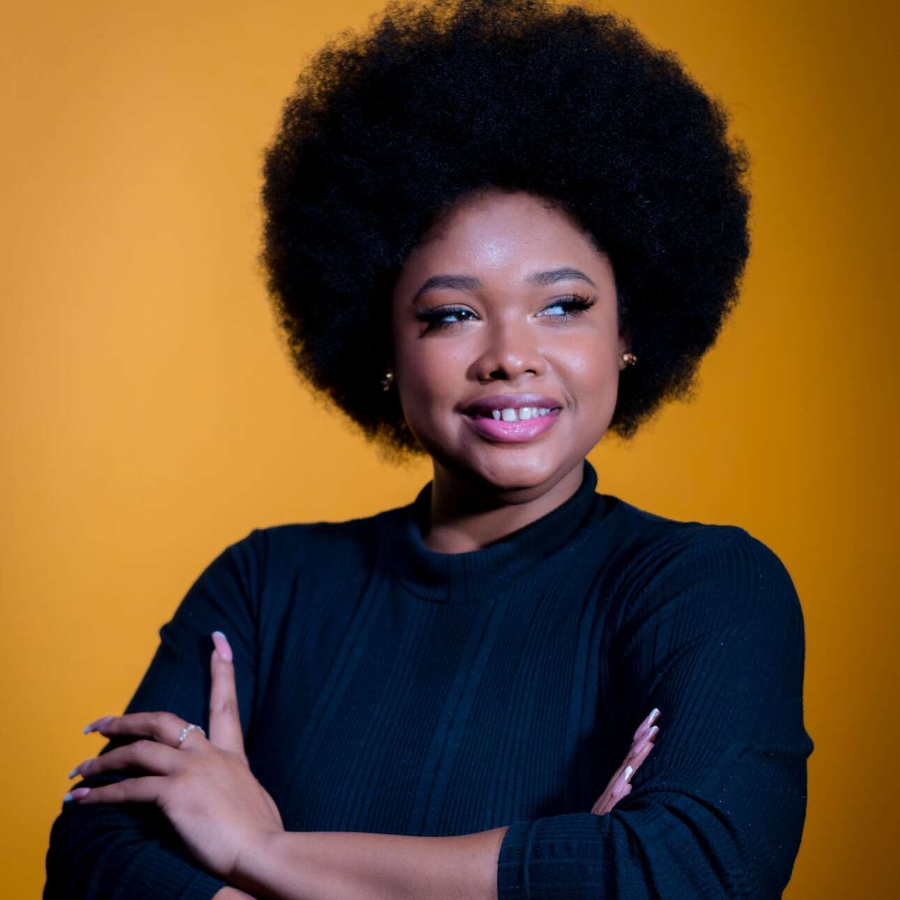 Meet Rushelle Peterkin – CanvasRebel Magazine