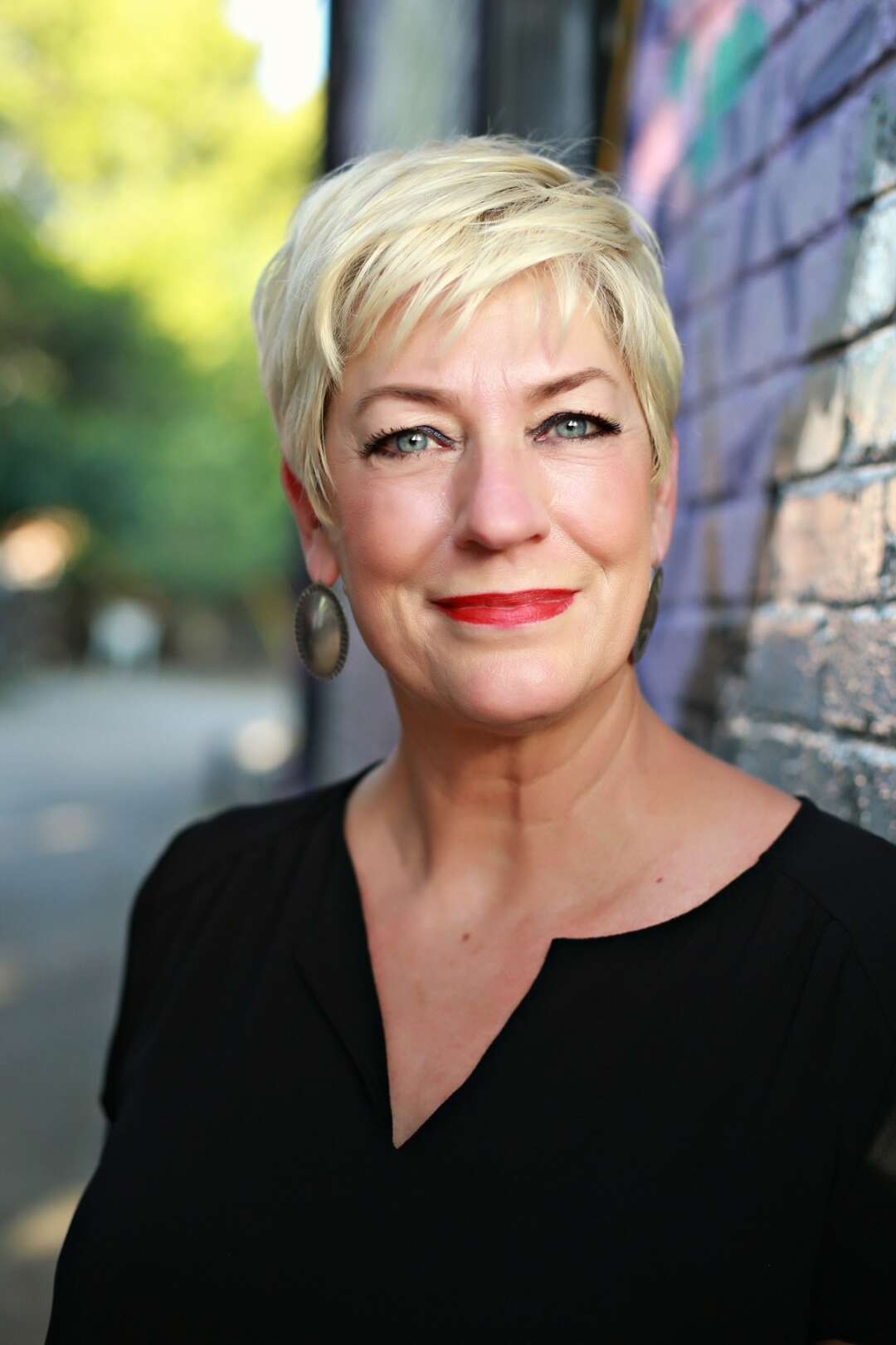 Meet Sara Cunningham – CanvasRebel Magazine