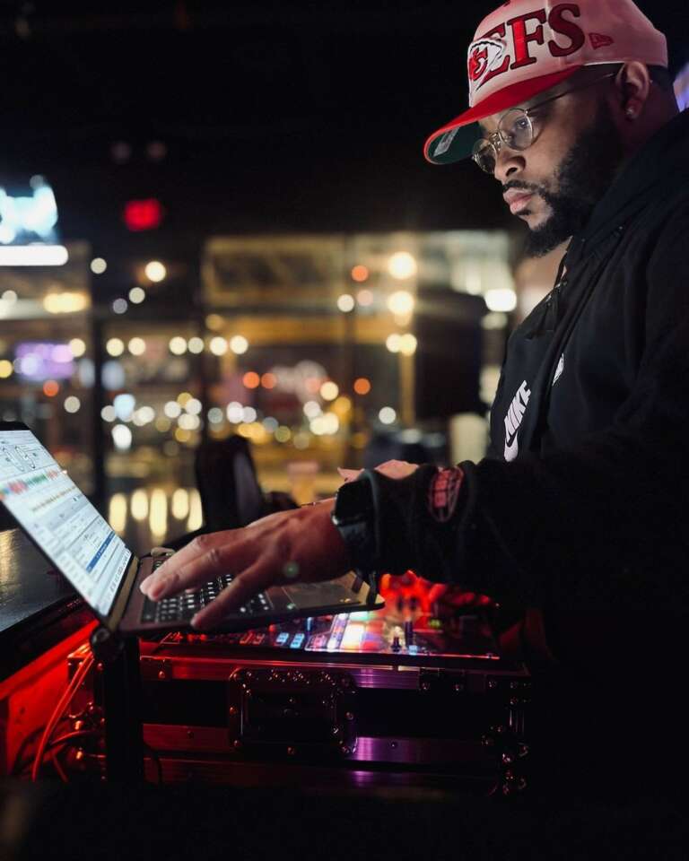 Meet Reggie Simmons – CanvasRebel Magazine