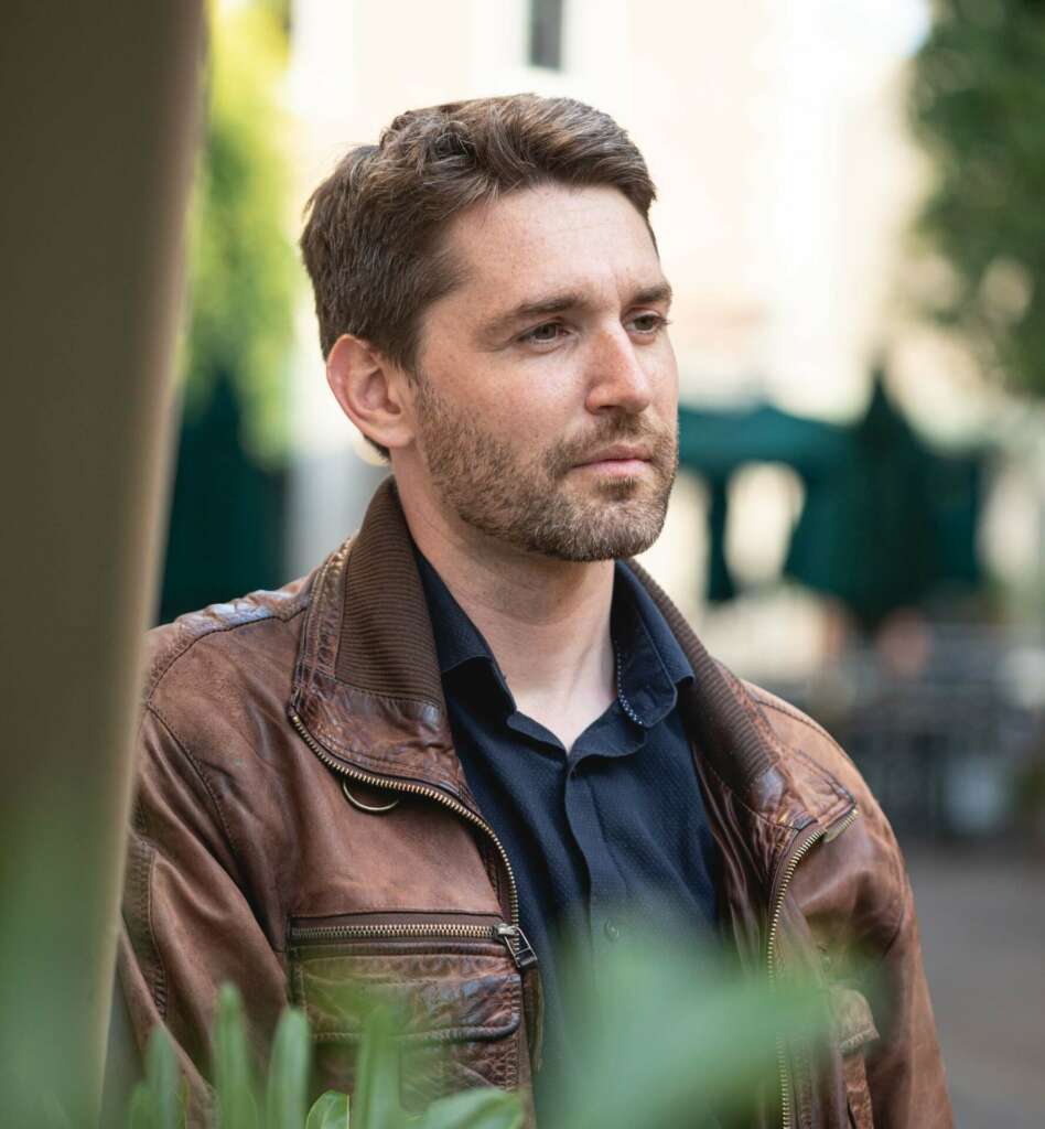 Meet Theo Schmitt – CanvasRebel Magazine