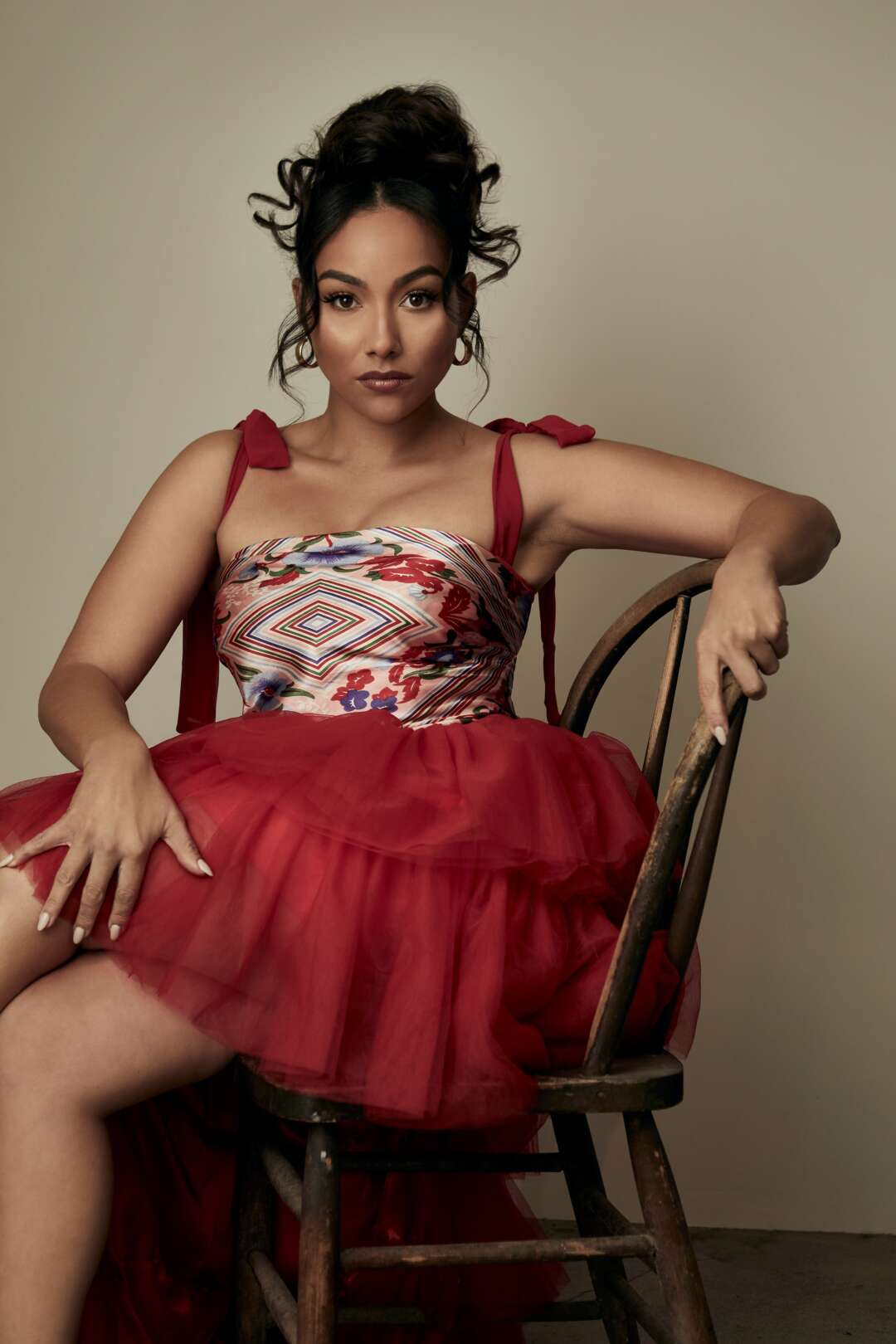 Meet Danielle Larracuente – CanvasRebel Magazine