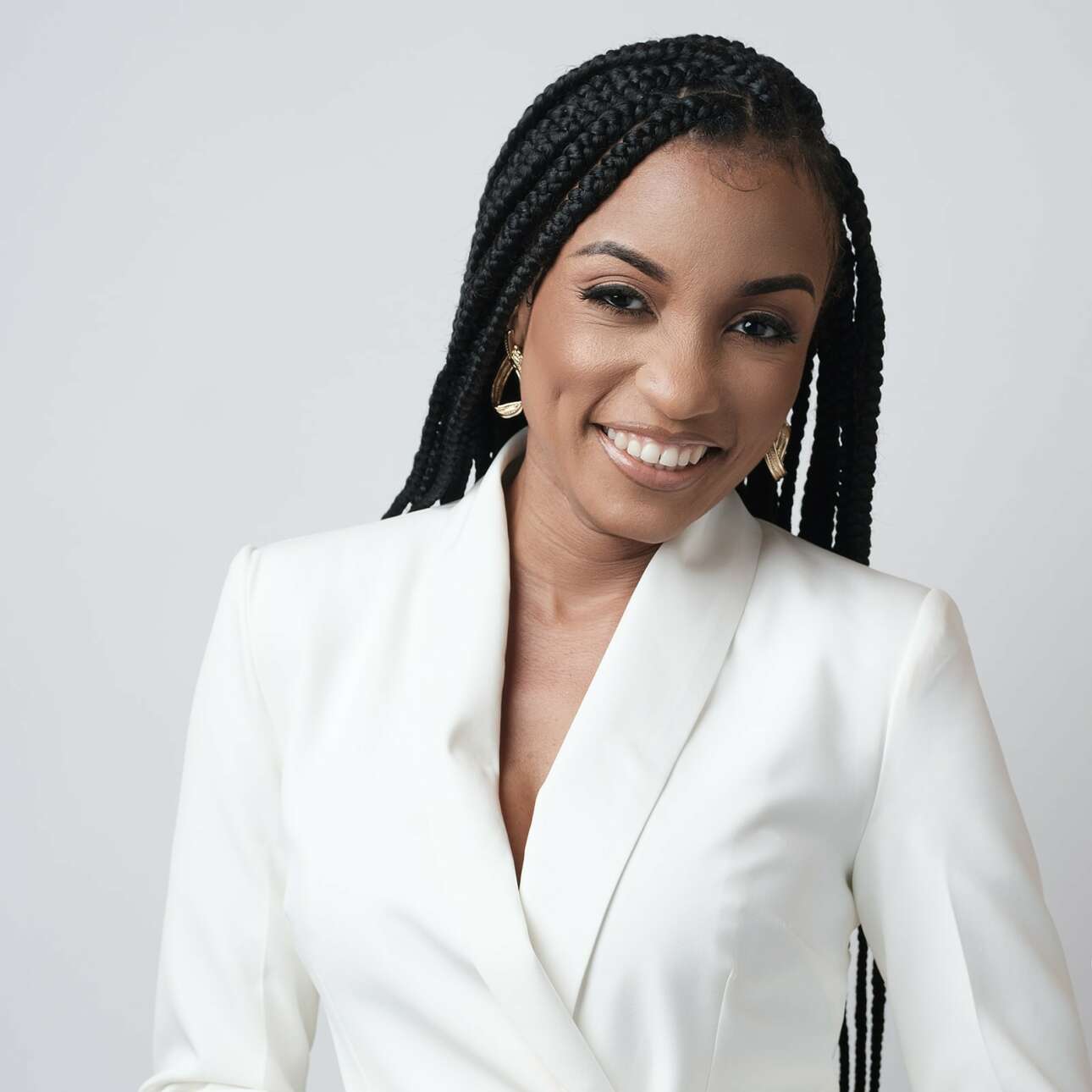 Meet Elaine Thompson – CanvasRebel Magazine