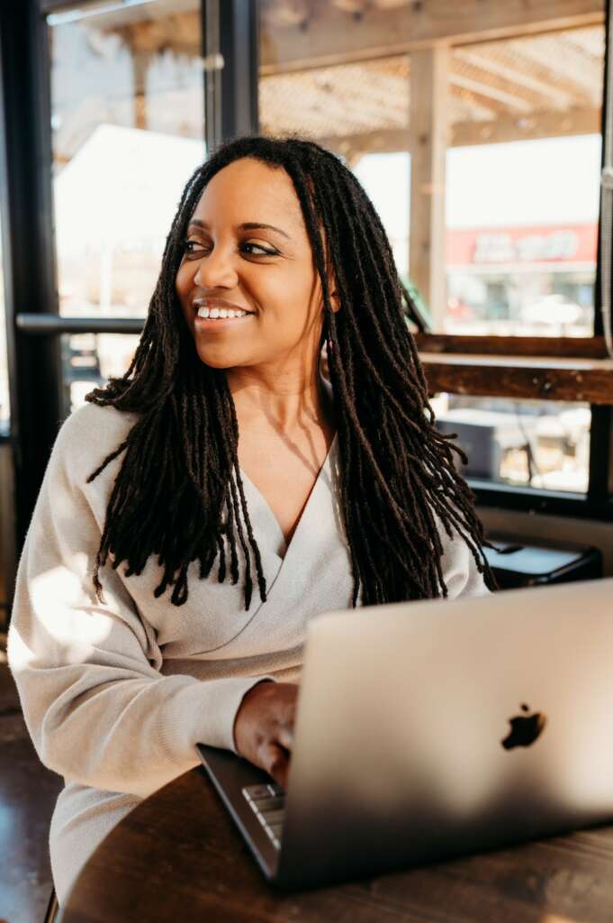 Meet Shauna Hollinger – CanvasRebel Magazine