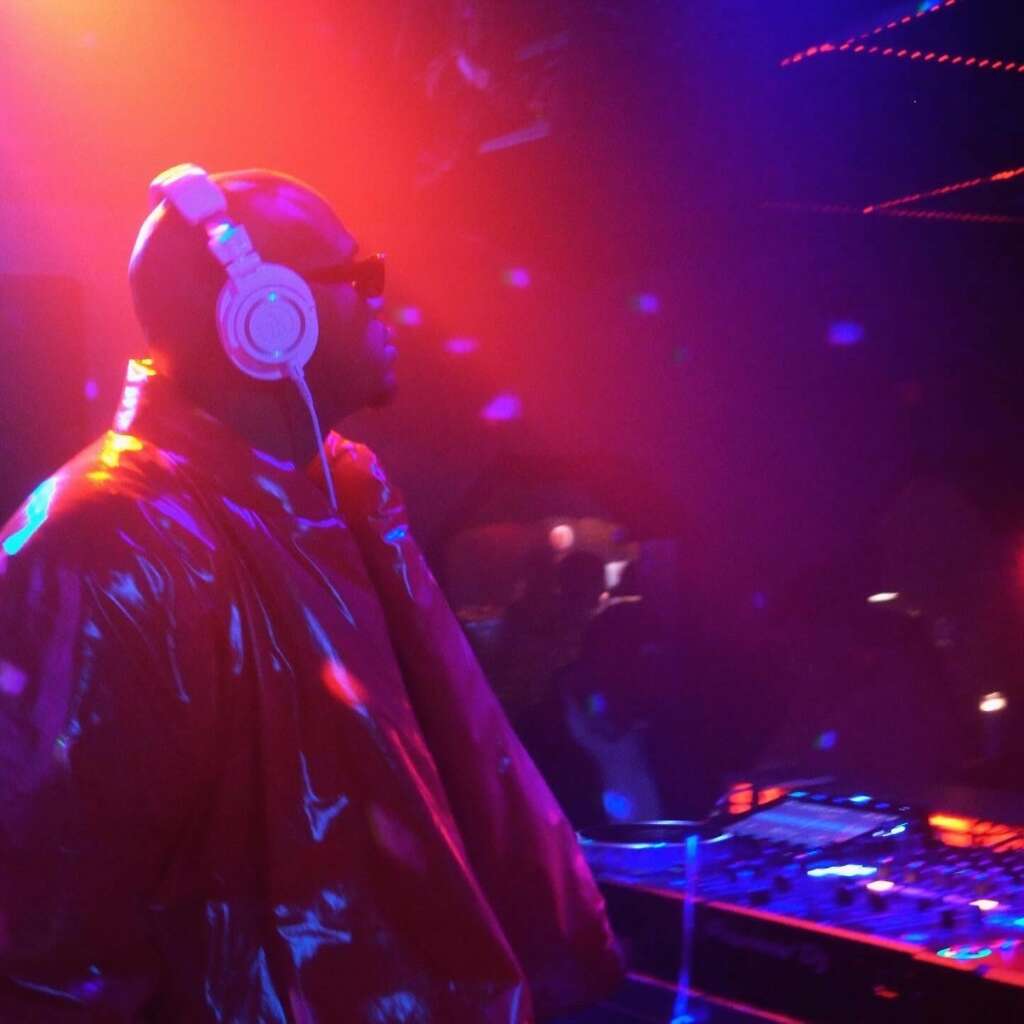 Meet De shawn Montel Fowler - CanvasRebel Magazine