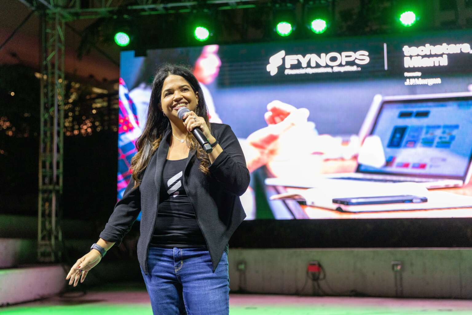 Meet Monica Roca-Quesada – CanvasRebel Magazine