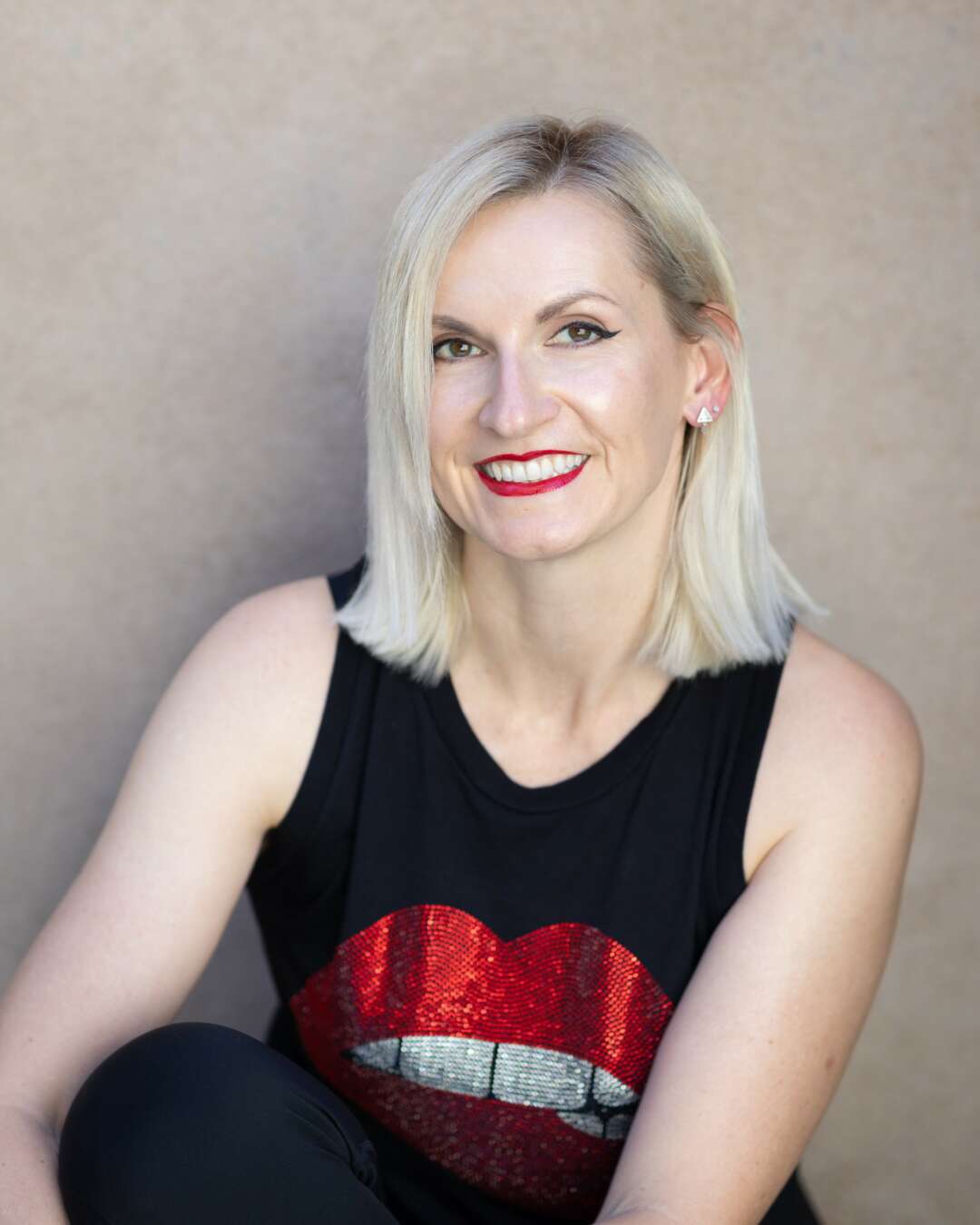 Meet Juliane Gulla – CanvasRebel Magazine