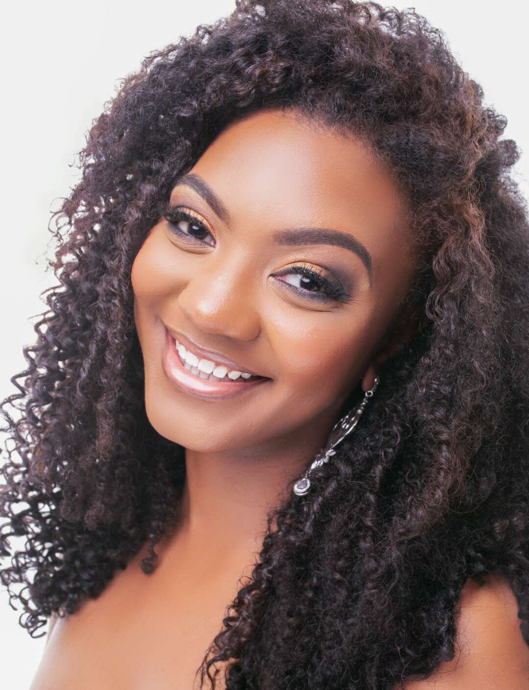 Meet Kayla Gilchrist - CanvasRebel Magazine