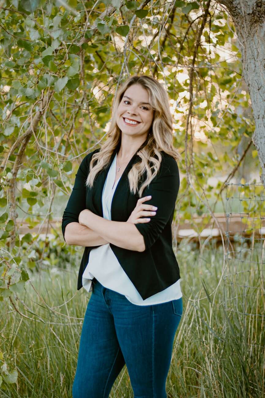 Meet Sarah Leader - CanvasRebel Magazine