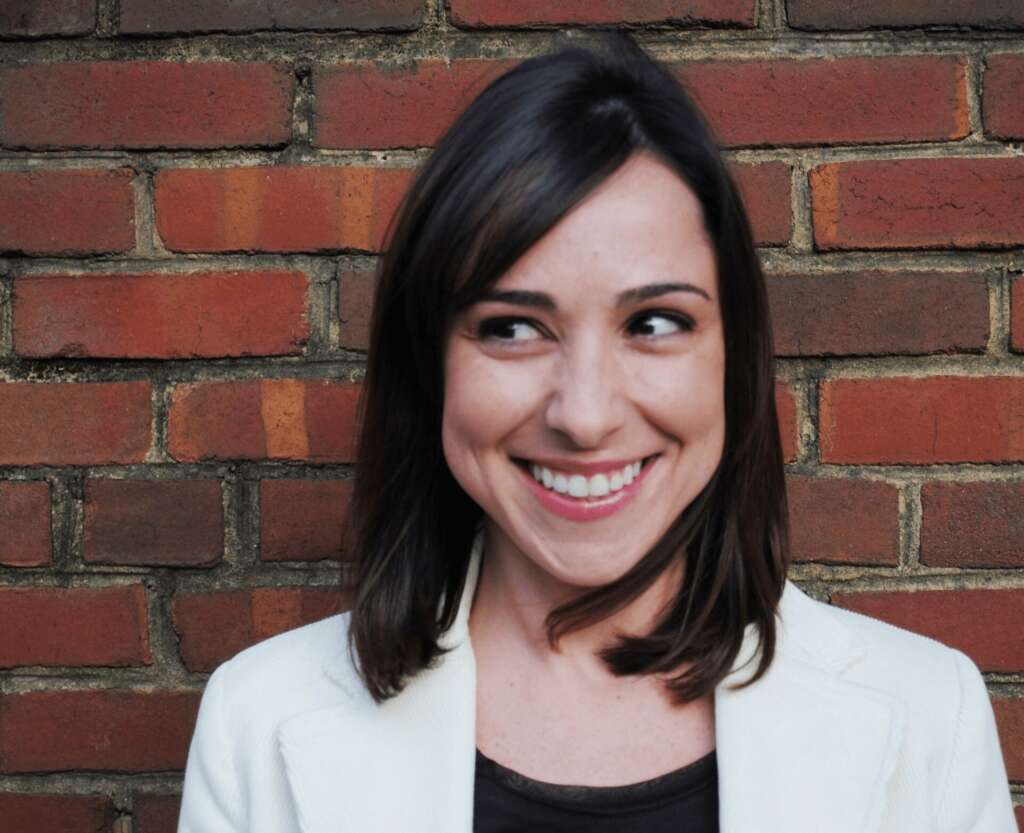 Meet Isabel Alvarez Arata – CanvasRebel Magazine