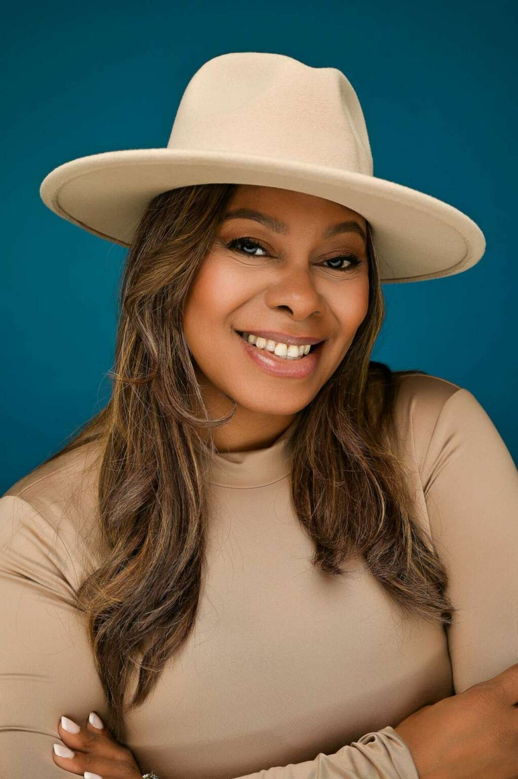 Meet Robin Ayers – CanvasRebel Magazine