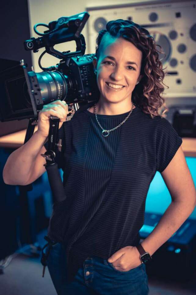 Meet Jennifer Hook – CanvasRebel Magazine