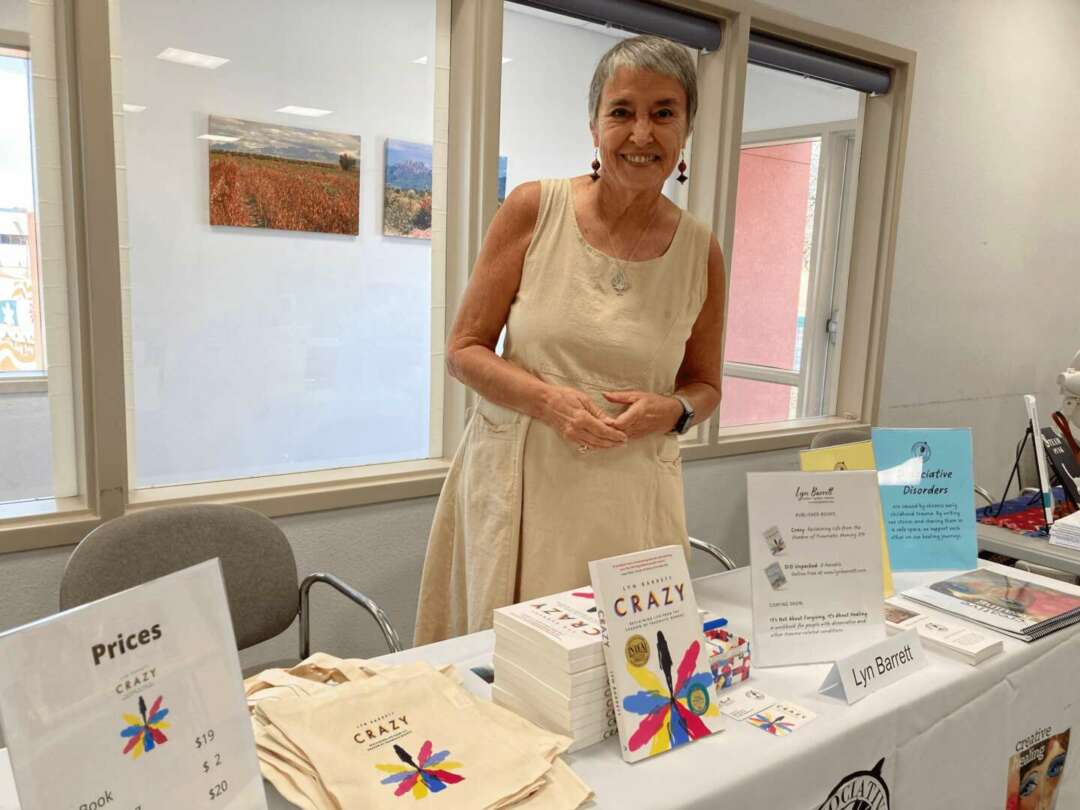 Meet Lyn Barrett – CanvasRebel Magazine