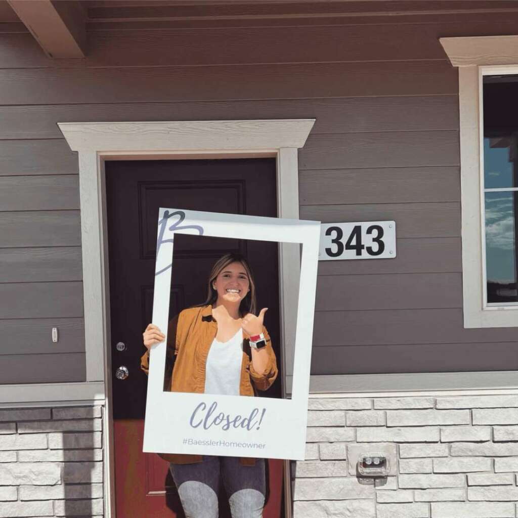 Meet Alix Clowser – CanvasRebel Magazine