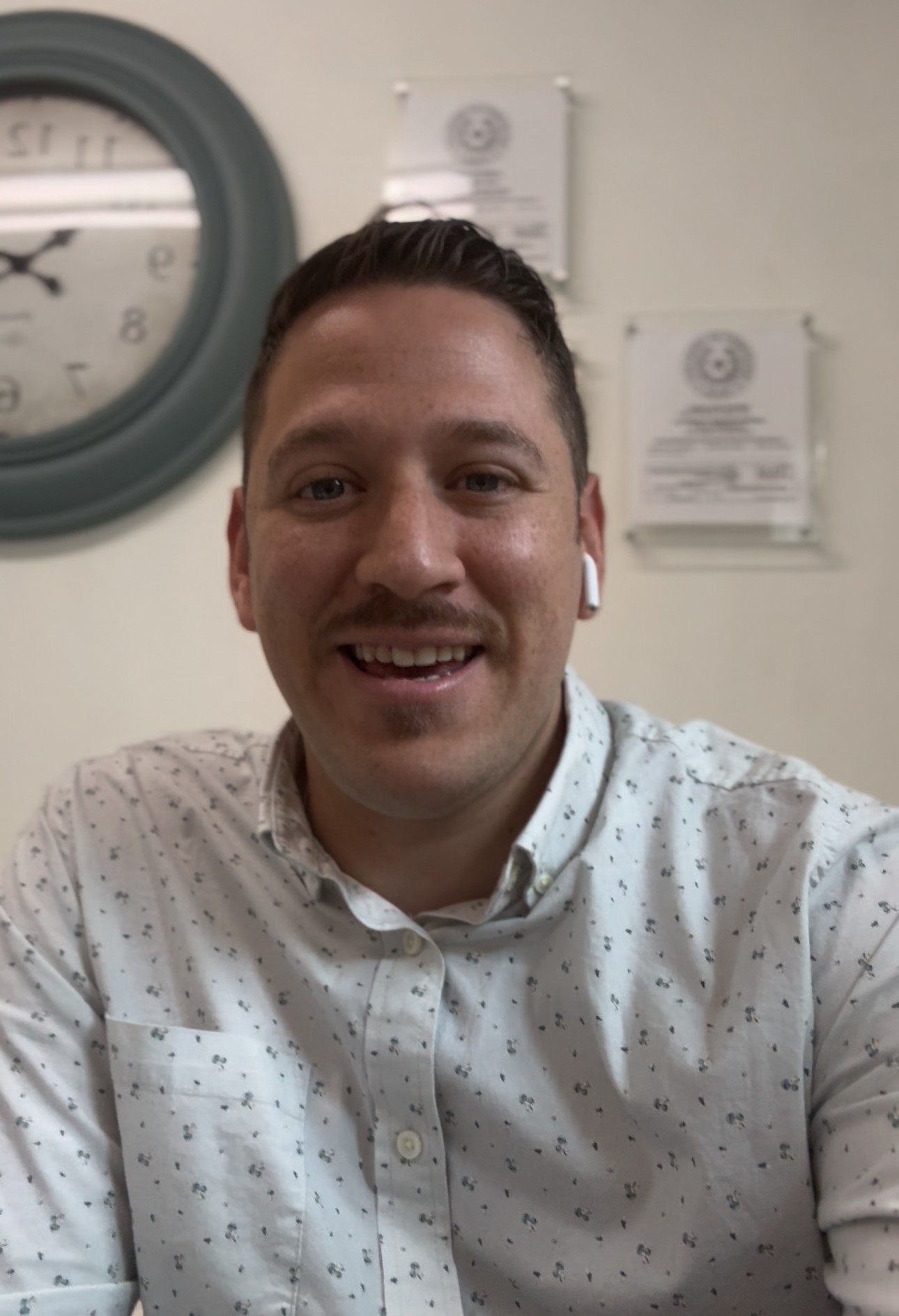 Meet Moises Molina Aldana – CanvasRebel Magazine