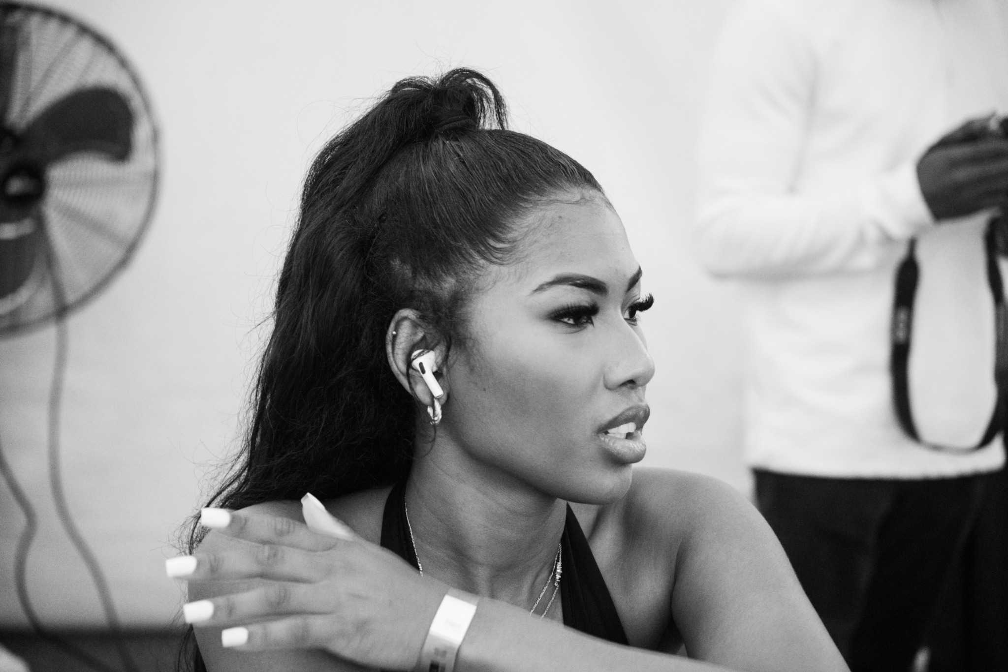 Meet Rachelle Show – CanvasRebel Magazine