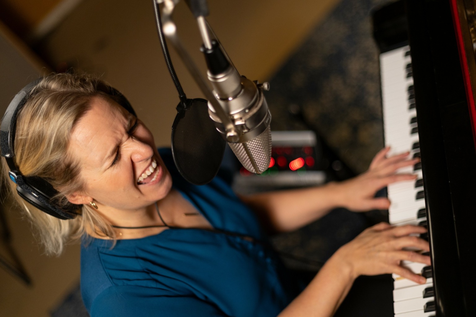 Meet Brenda Stokes – CanvasRebel Magazine