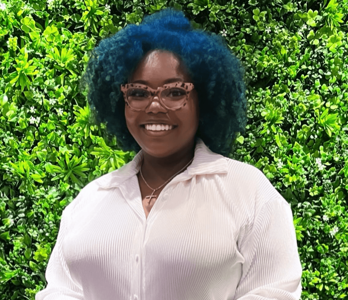 Meet Alyssia Leach – CanvasRebel Magazine