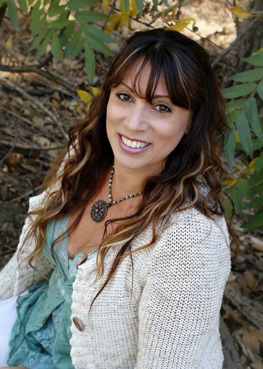 Meet Leah Reinhart – CanvasRebel Magazine