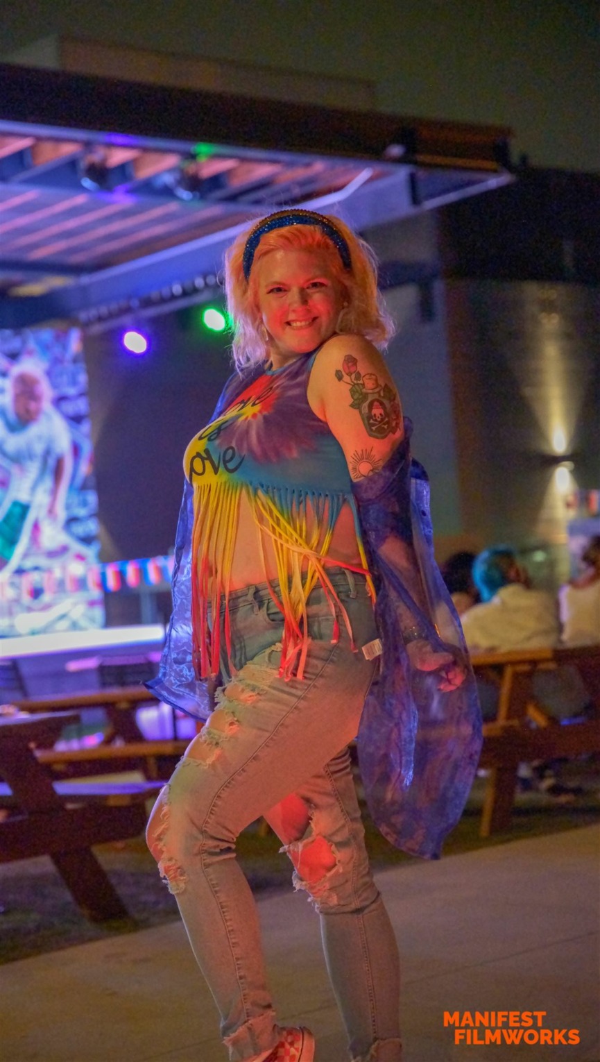 Meet Ellie Cat – CanvasRebel Magazine