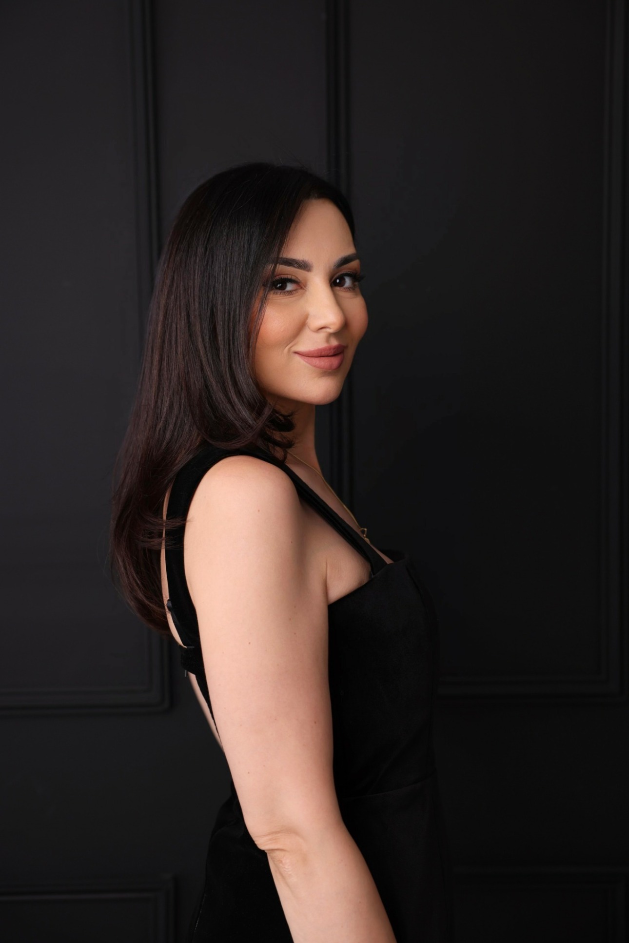 Meet Ani Apinyan – CanvasRebel Magazine