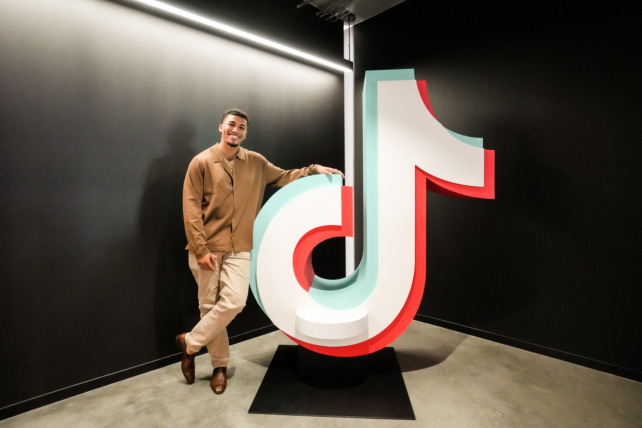 Meet Ac Hampton – CanvasRebel Magazine