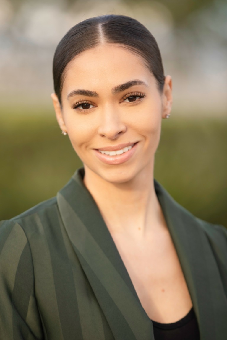 Meet Laura Harrison – CanvasRebel Magazine