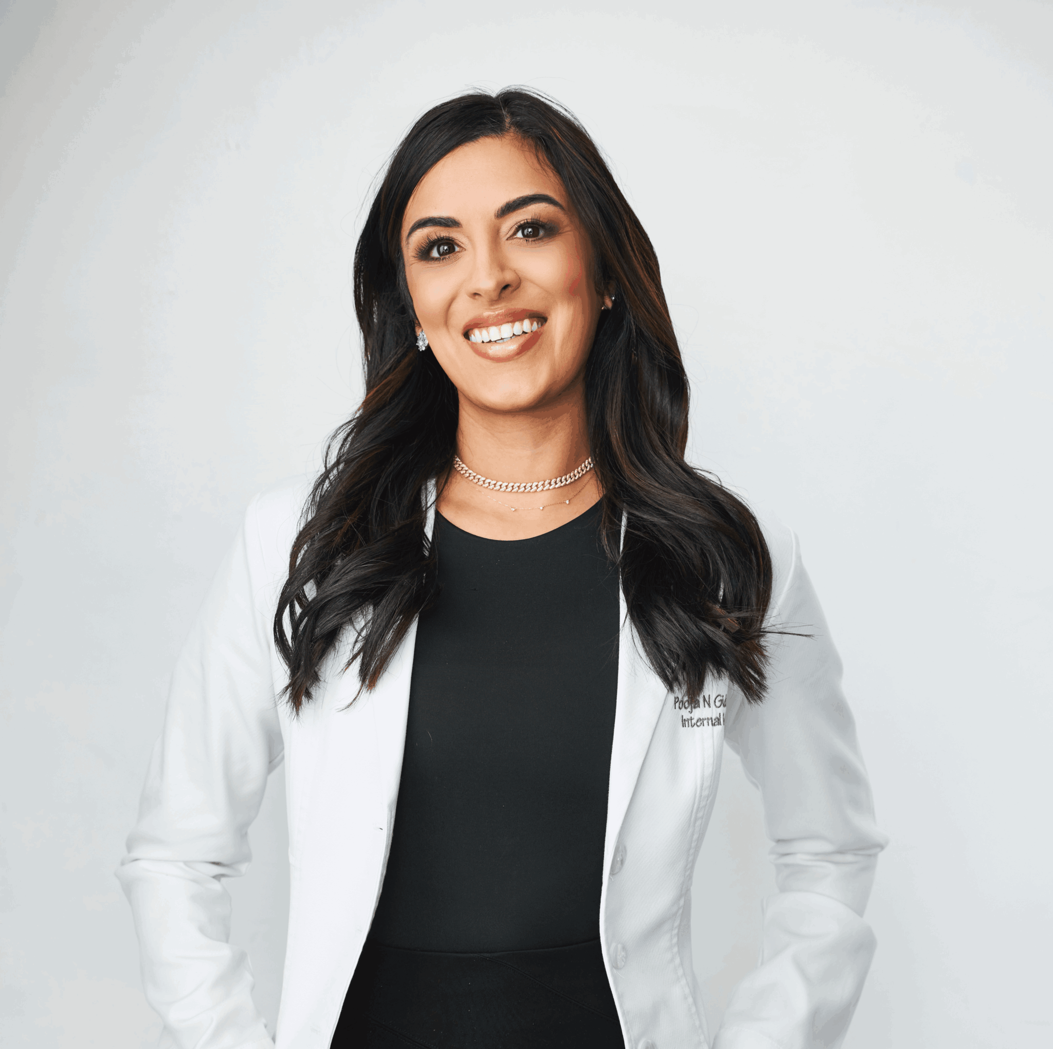 Meet Pooja Gidwani – CanvasRebel Magazine