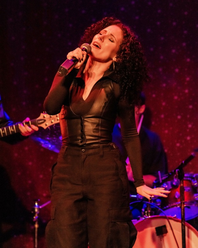 Meet Ali Schwartz – CanvasRebel Magazine