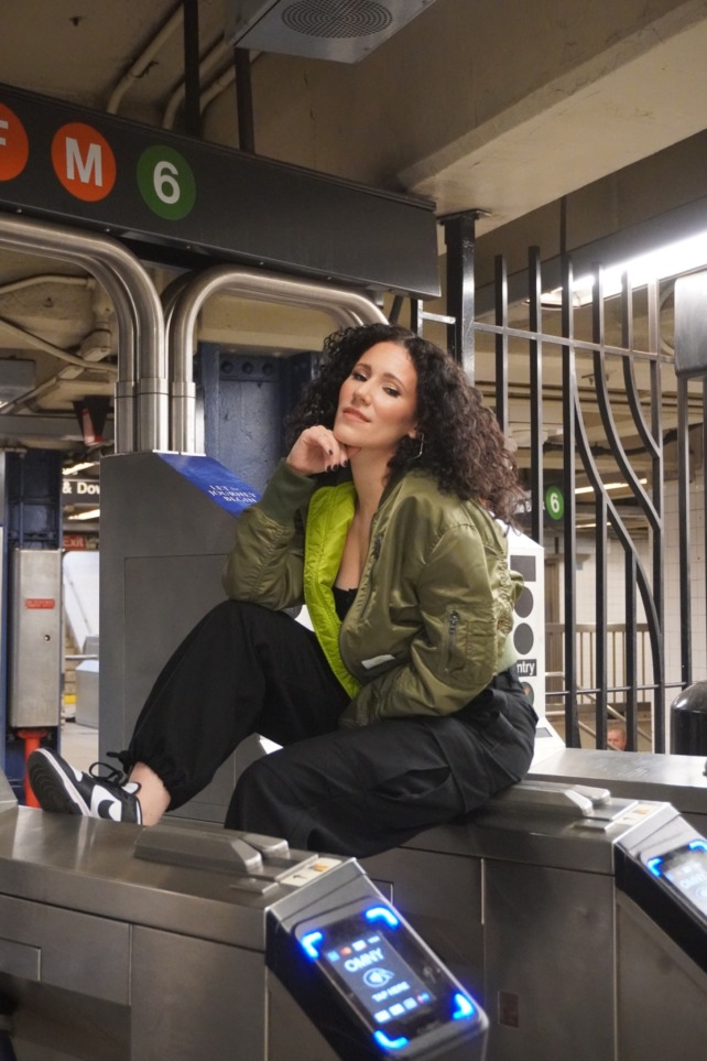 Meet Ali Schwartz – CanvasRebel Magazine